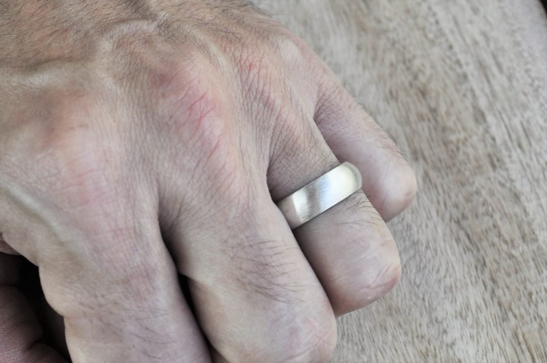 7mm Wide Two-Tone Men’s Wedding Ring. | Epheriell